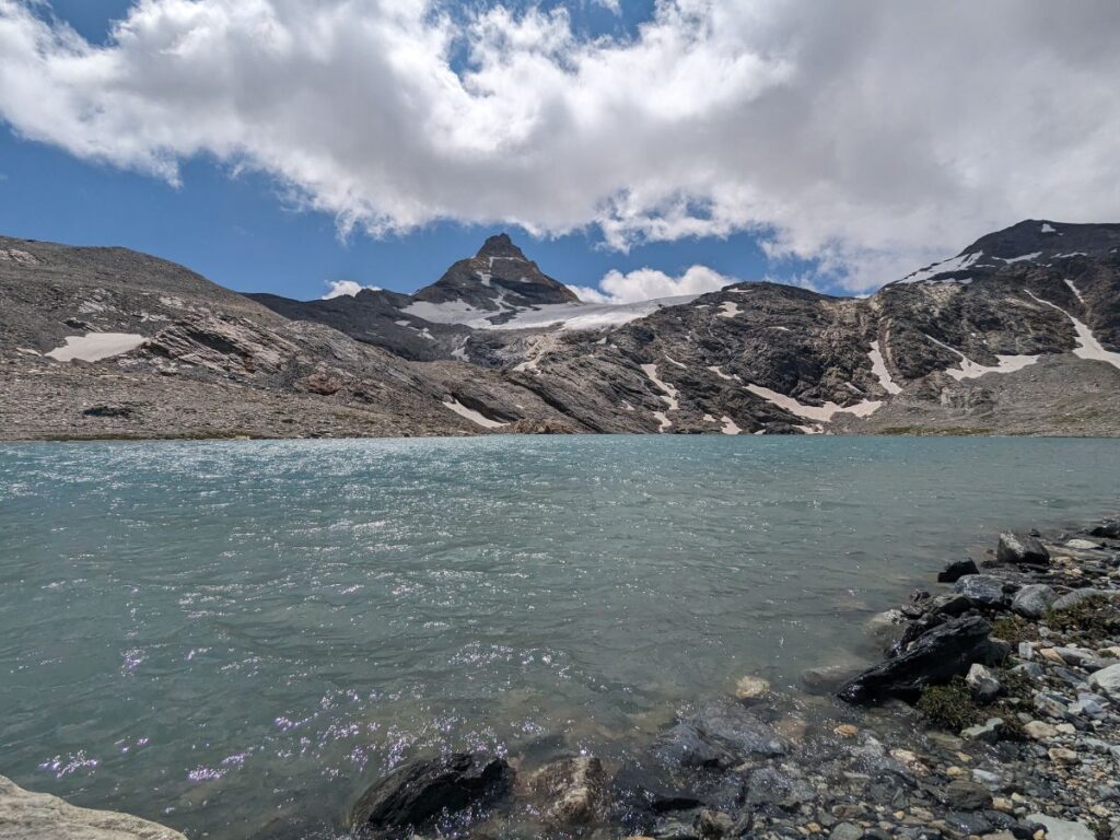 Escursione allo splendido Lago Goletta tra ghiacciai e acqua ...